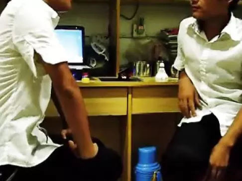 当两个一模一样的人相遇的时候会发生什么?