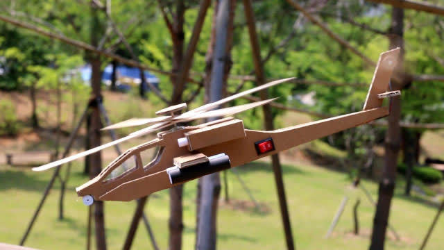 达人教你用硬纸板制作直升机模型,当螺旋桨.