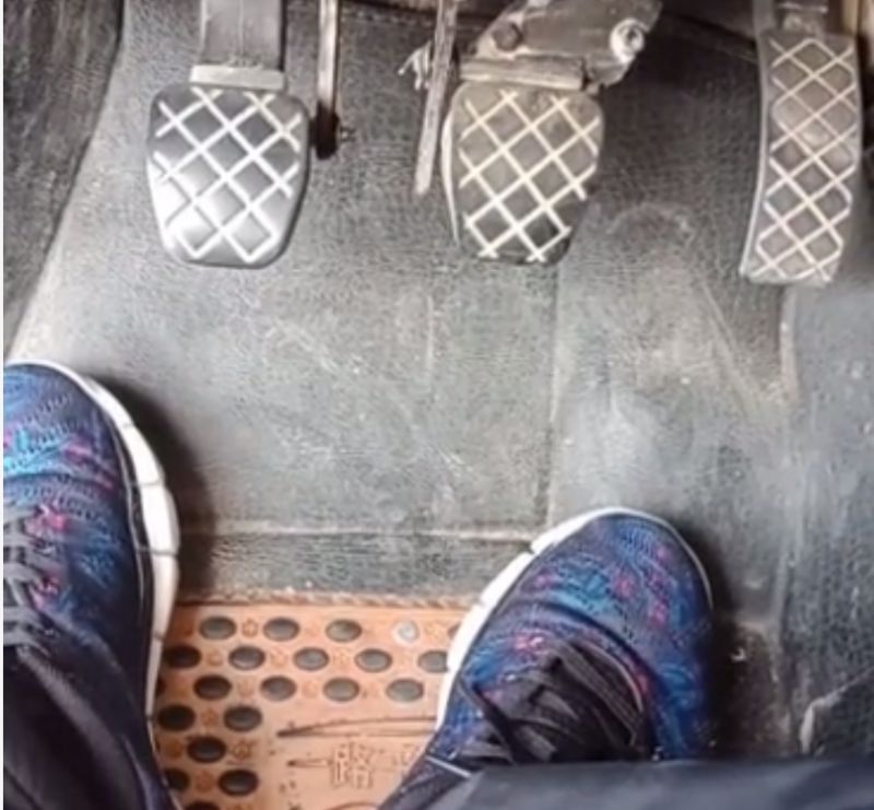 半坡起步不熄火的诀窍,这几个操作很关键,新手尤其要注意!