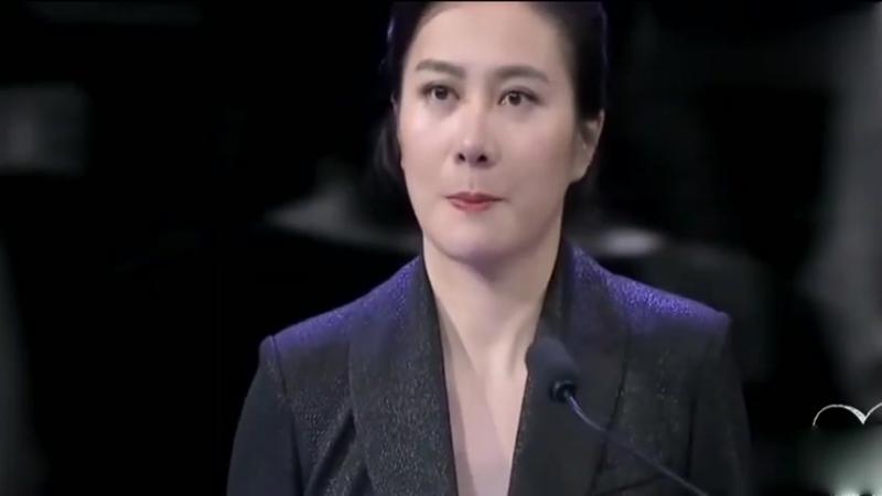 叶璇落泪演讲,《我奋斗了18年,才和你坐在一起喝咖啡》!