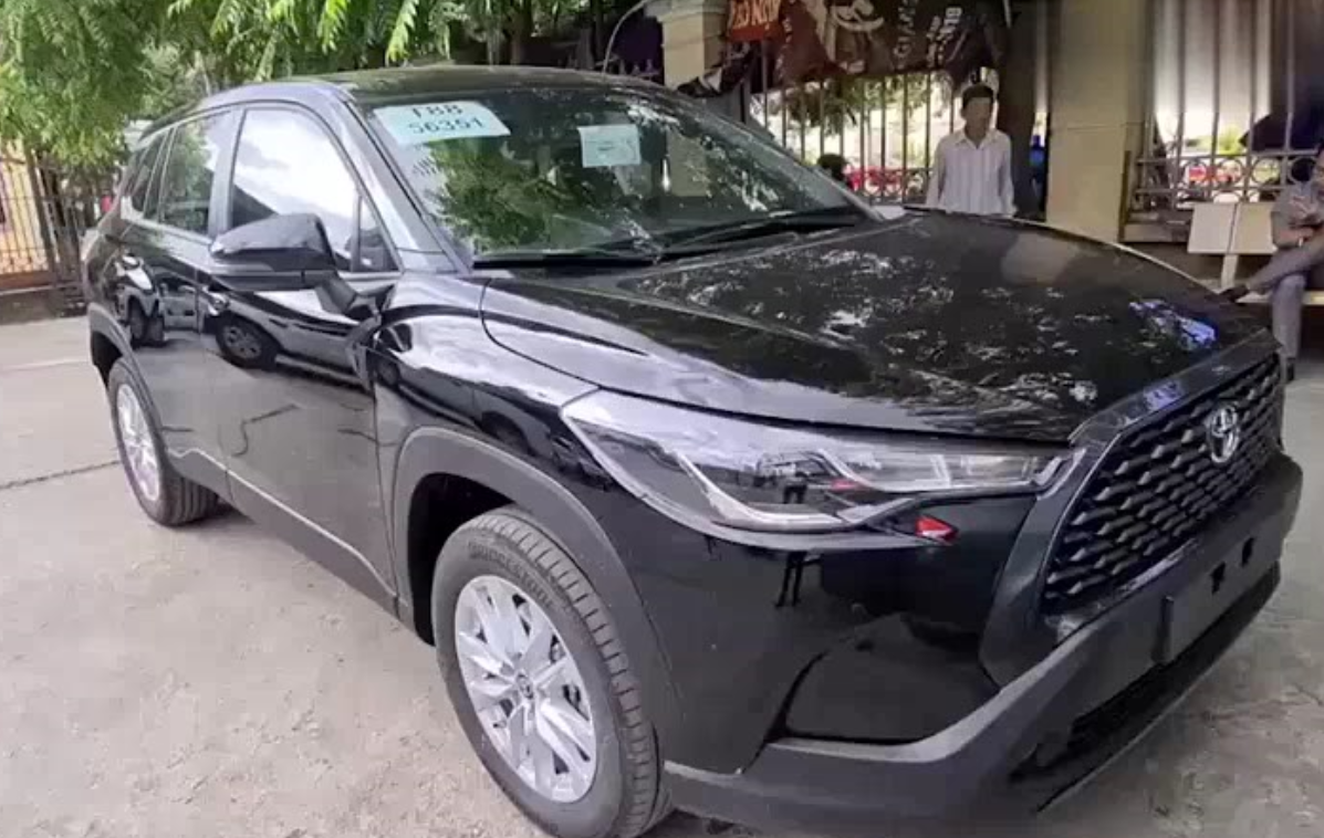 新提的2021款丰田卡罗拉Cross,拿到钥匙坐进驾驶室,惊艳了!