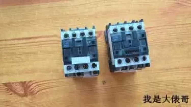 两个交流接触器怎么互锁?怎么实现点动和自锁的混合控制?