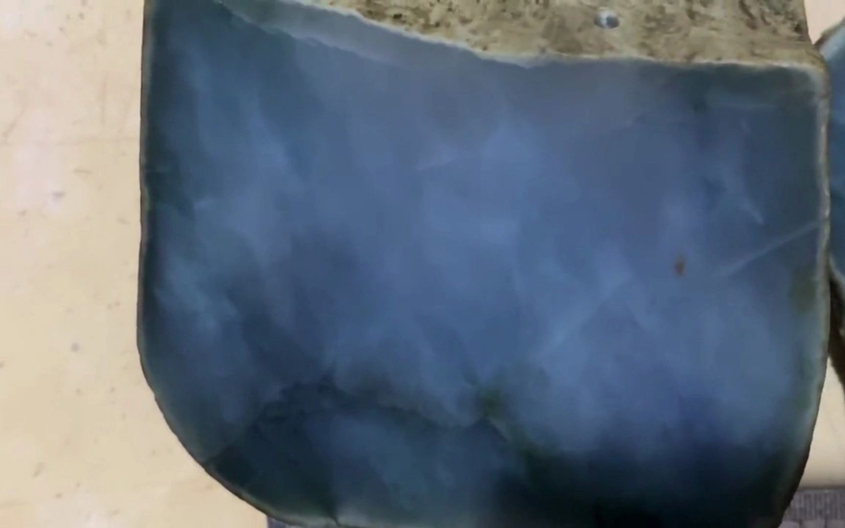 后江的脱沙白雾,切出了紫底,这翡翠的多种性你喜欢吗?