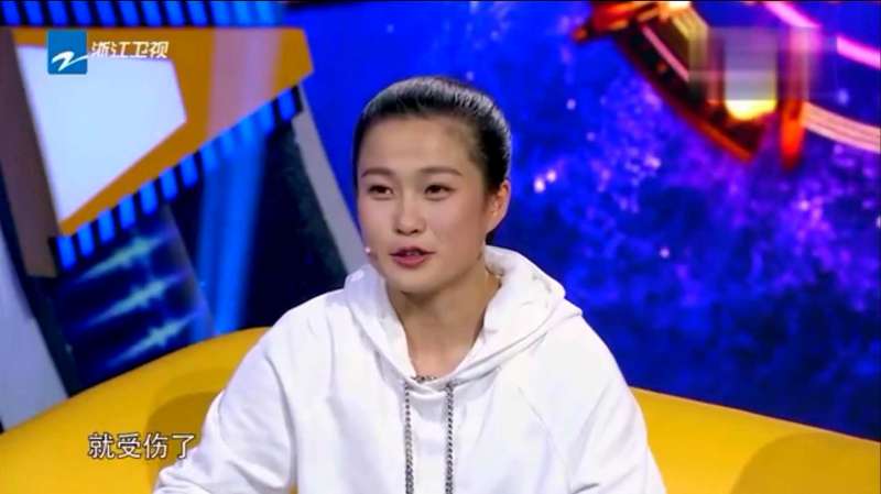 美女做手术用电钻钻骨头的声音 主持人调侃像搞装修 催人泪下!