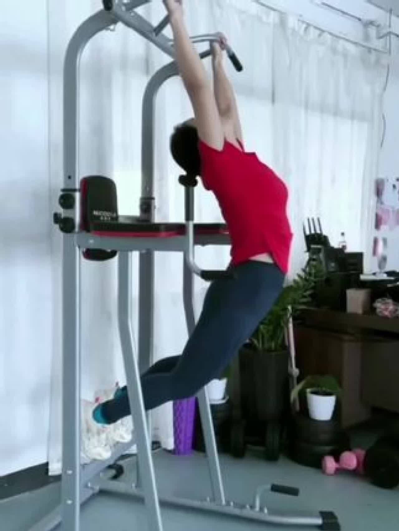 天气冷了,下班晚了,没时间去健身房健身的朋友,这款多功能单双杆在家...