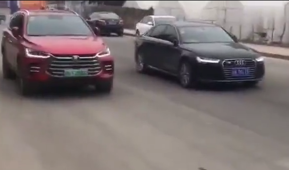 比亚迪唐VS奥迪直线加速,一起步差距就出来了
