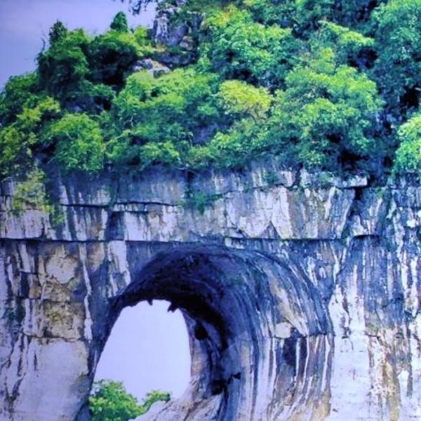 华高峰 