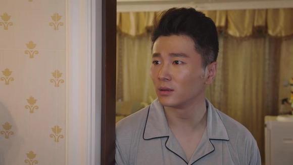 男子大清早上厕所,结果一推开门瞧见这幕,把男子吓了一大跳