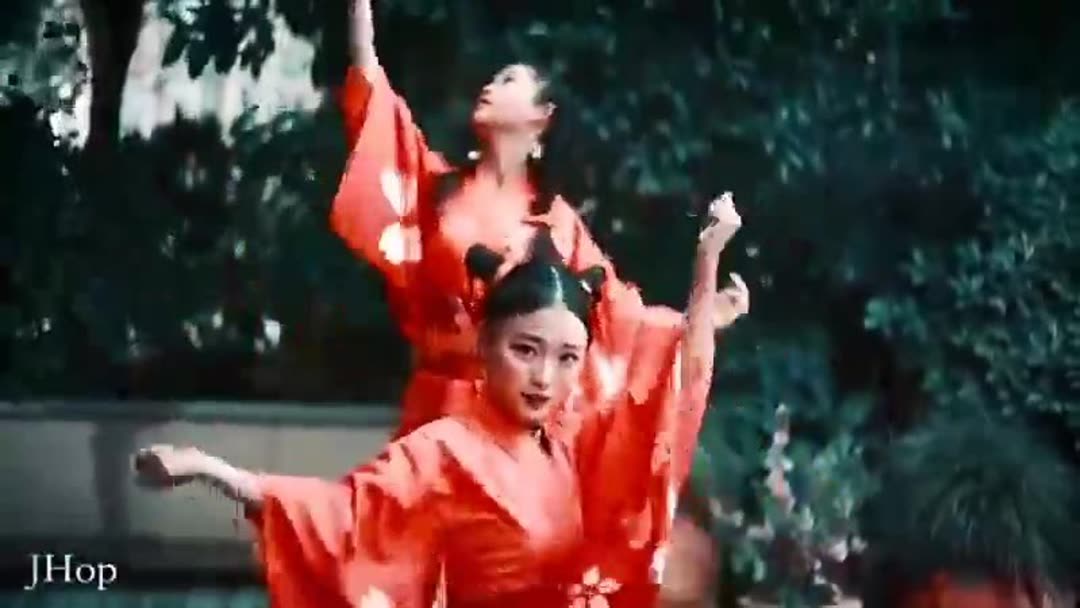 极乐净土舞蹈视频 可爱少女的舞蹈