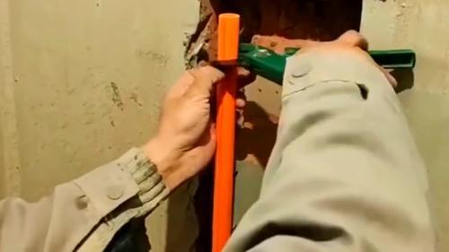 水管热熔老师傅手真稳,练就这个手法肯定失误了无数次,最终还是练成了高手