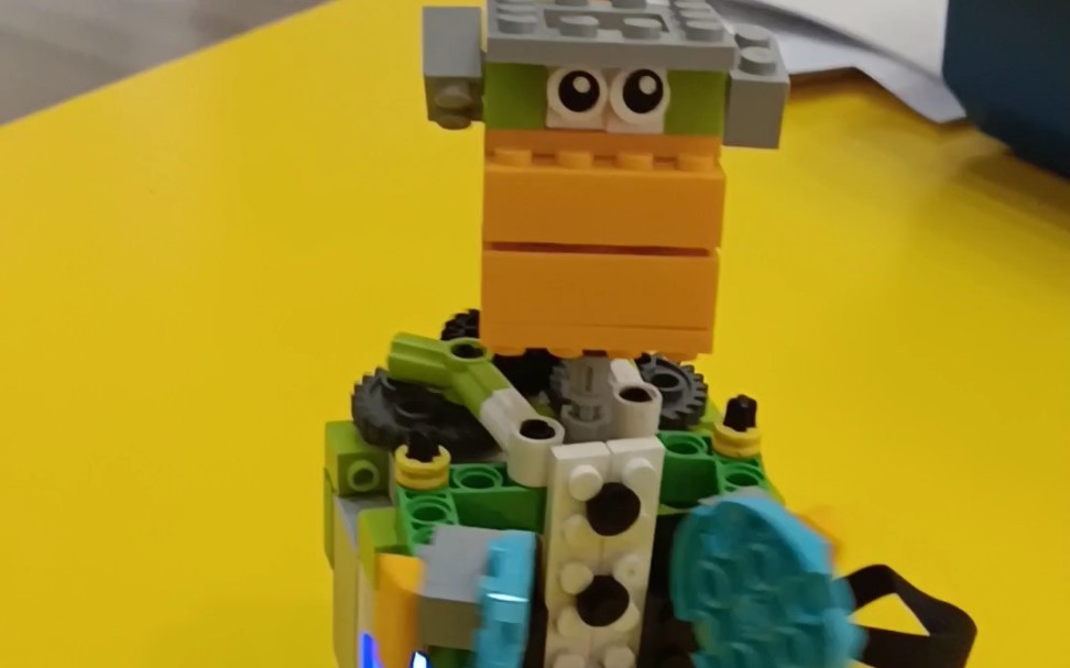 幼儿编程乐高积木拼搭《敲鼓的小猴子》