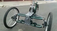 国外牛人发明:倒三轮自行车,转向轻松自如还自带减震,太牛了