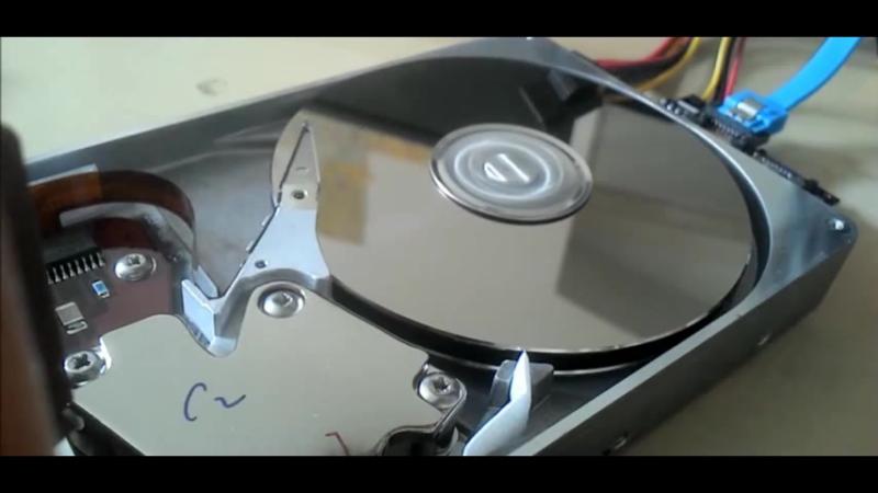 电脑运行时,硬盘是怎么工作的?拆下来看看!