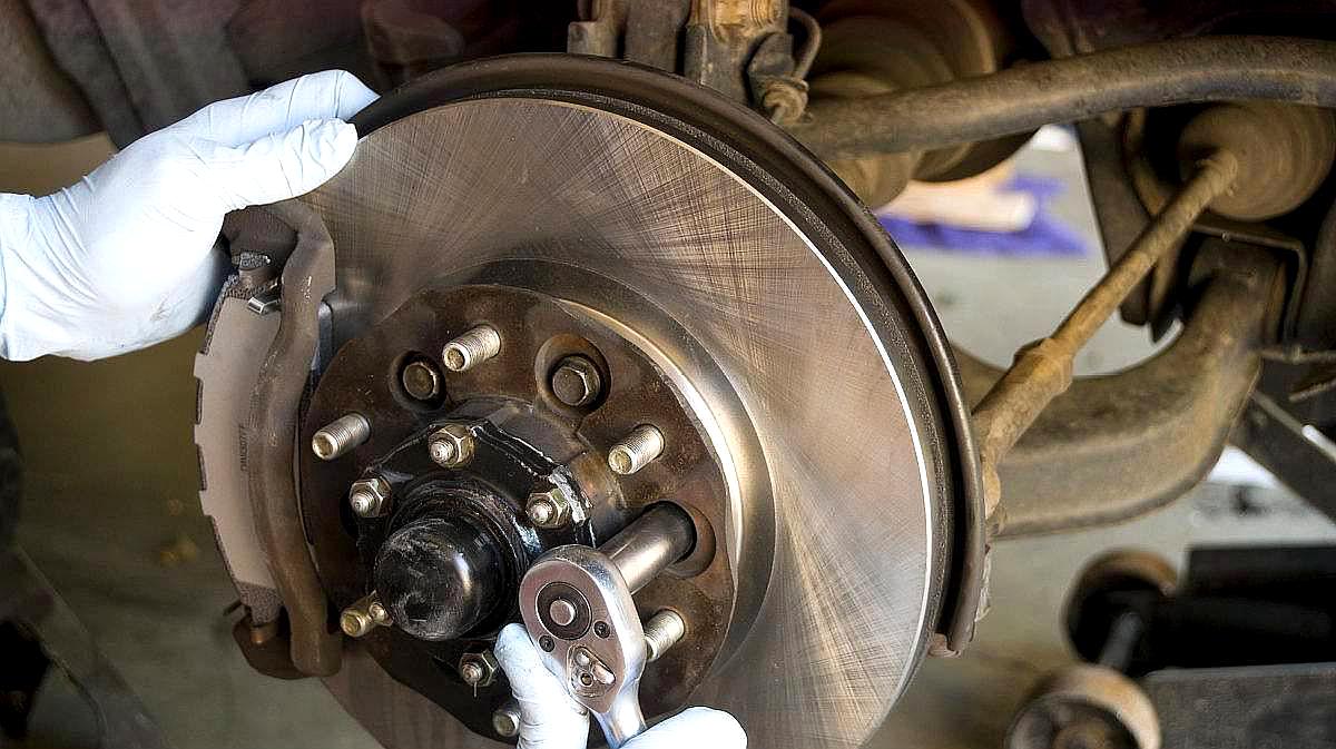 车子什么时候换刹车片?老司机教你几个方法,方便又实用
