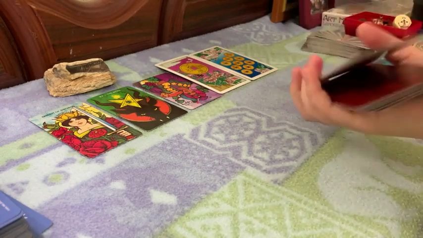 塔罗牌占卜:揭露他心里的“小秘密”,他的真实想法是什么?下集