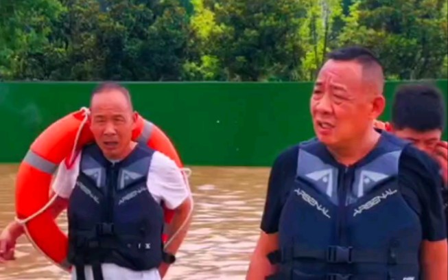 胖东来老总于东来亲率领救援队员赴郑州救援受困群众!