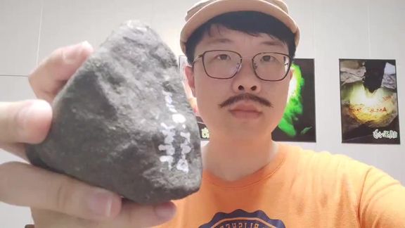 小张说石——这块翡翠原石可以切出什么来?