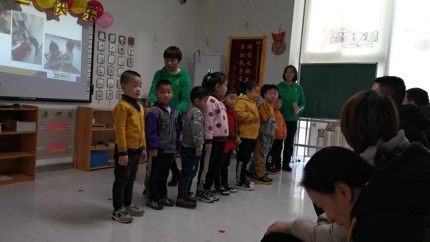 幼儿园咿咿呀呀表演古诗背诵,中国传统文化后继有人。
