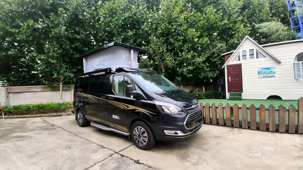 外观低调车身小巧,能通勤亦能旅居,齐星勇创版福特全顺低顶房车