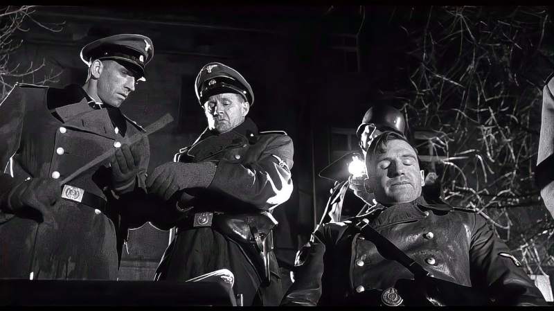 辛德勒的名单:德军真是魔鬼,不管你藏到哪里都能给你找出来