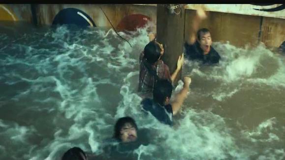 人类面对海啸来袭束手无策,喜欢看灾难电影的绝对不要错过
