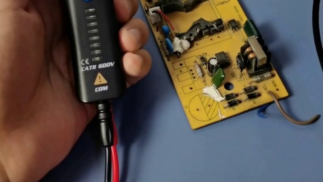 这样的迷你便携免换挡万用表该如何使用