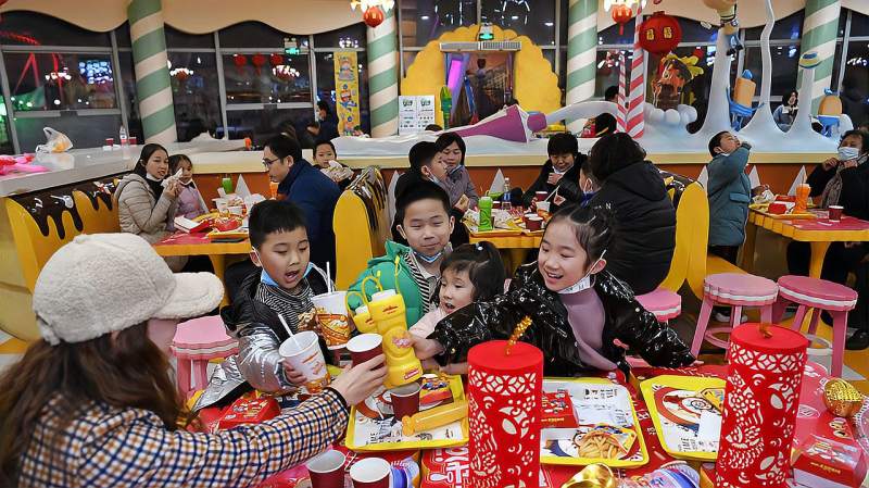 武汉欢乐谷里过小年