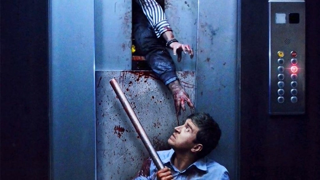 实验室病毒泄露,满世界都是丧尸,男子却靠一部故障电梯活了下来