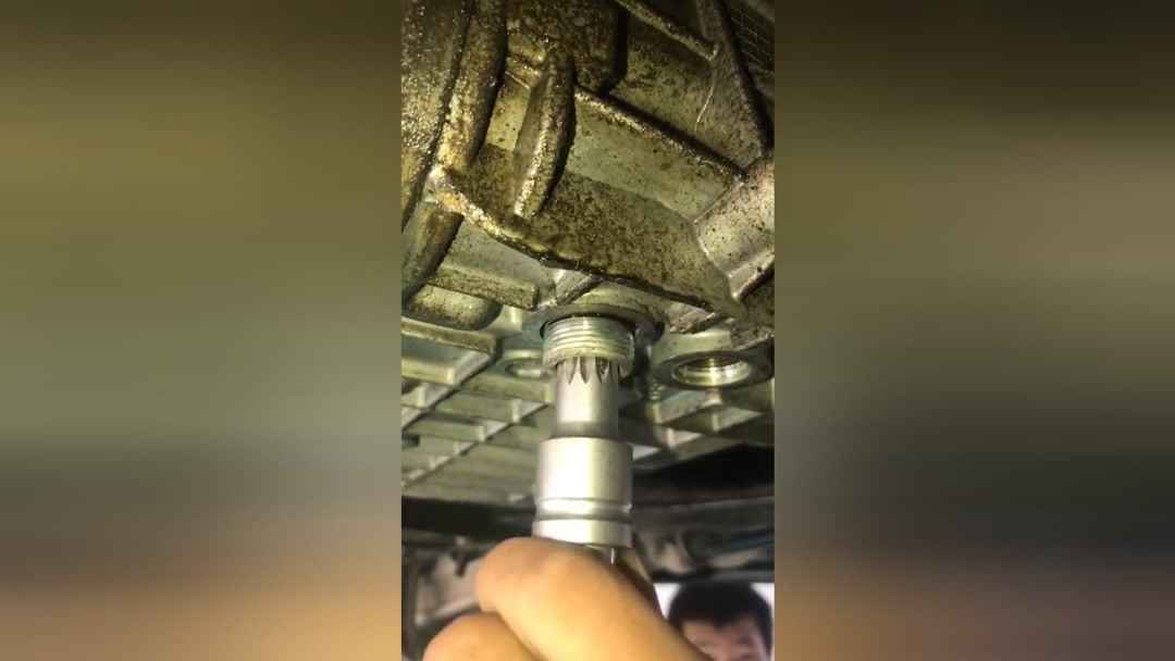 奥迪A6L无级变速CVT变速箱行驶换挡冲击,电脑无故障码,放油里面全...