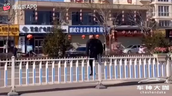 这是跨栏开始的动作不规范,过来培训来了?