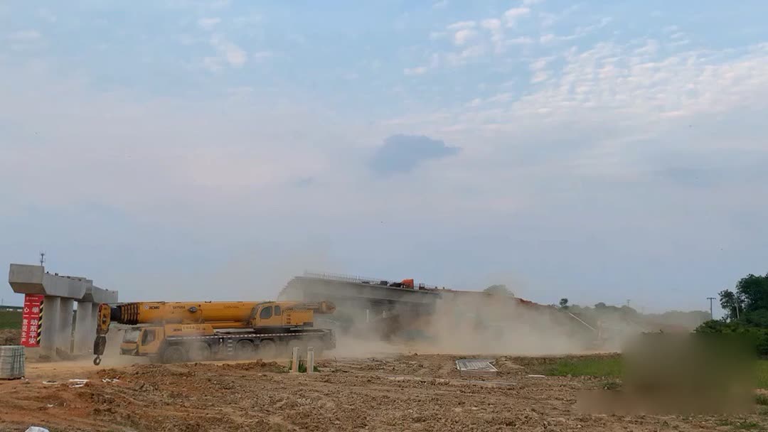 30米箱梁架设现场