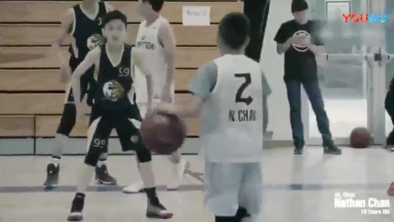 9岁小学生模仿库里,各种惊艳动作秀翻全场