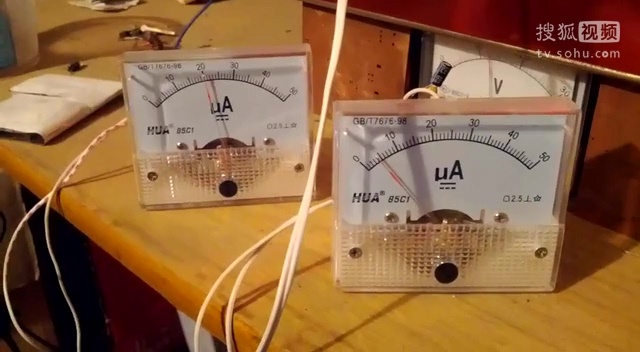 北京时间2014-01-02_21:52:06秒 发震信号表头摆动视频!