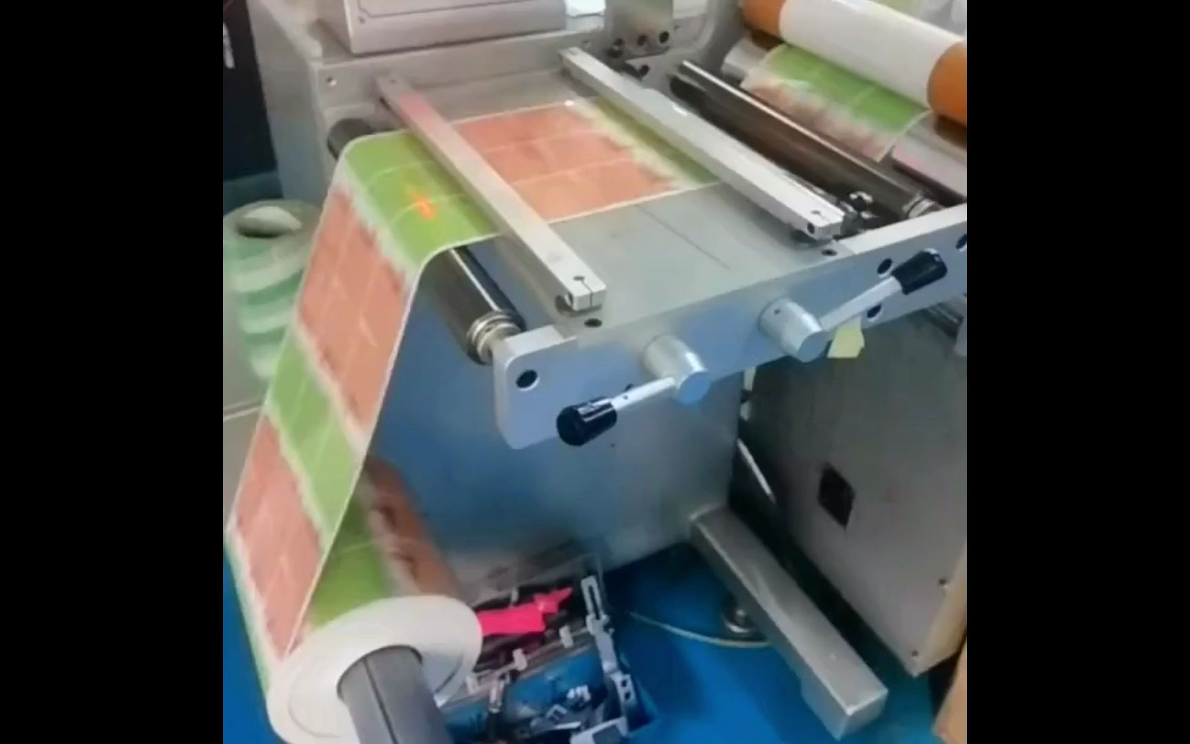 做标签我们是认真的-模切速度杠杠的