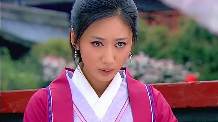 女子进宫遇到皇上,岂料皇上发现女子长得和宠妃一模一样,精彩了