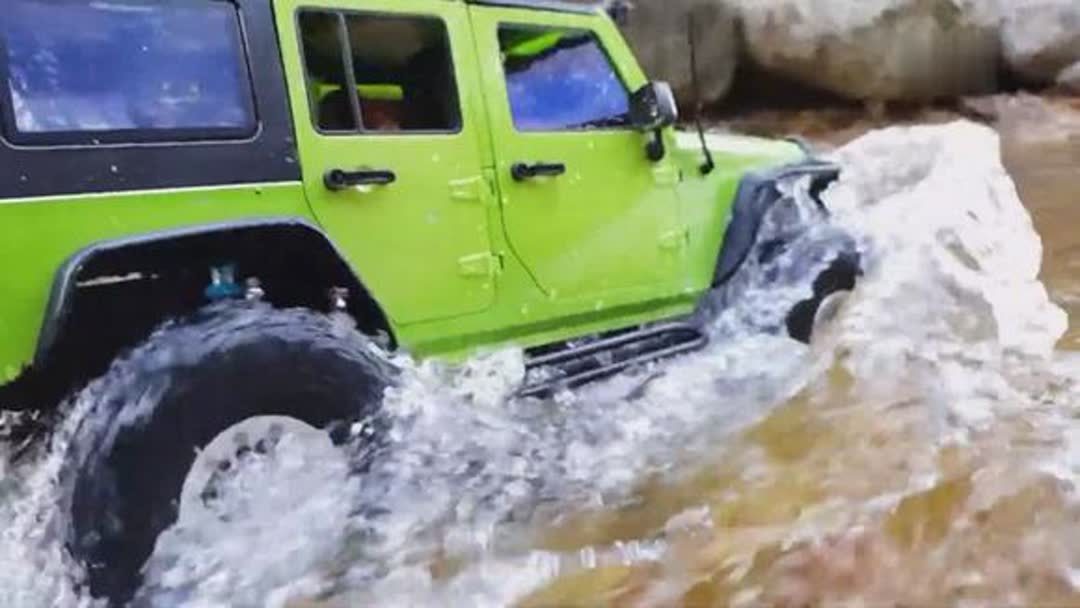 涉水性能远超实车的牧马人遥控车