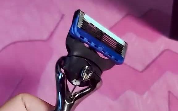 第一次用手动剃须刀是怎样的体验?