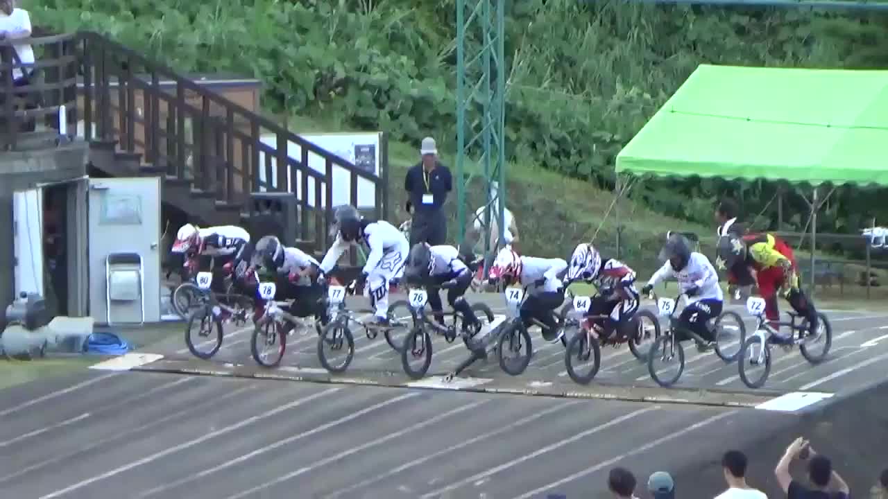 骑车不靠脚踏板,全靠浪~ 永动自行车