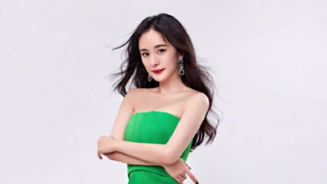 34岁杨幂自称"绿茶粉碎机",模仿绿茶笑,网友却说:绿茶鼻祖