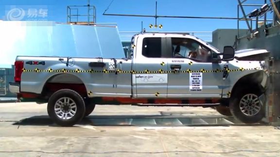2017款福特皮卡F-250 正面碰撞测试