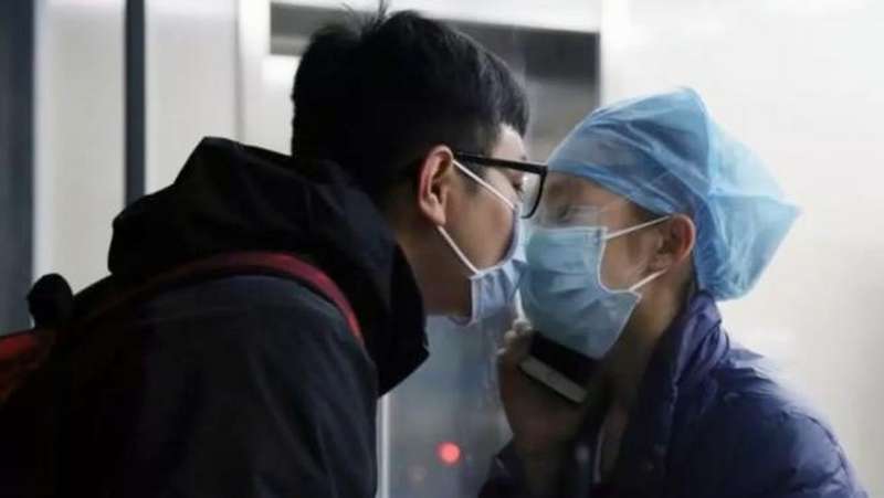抗疫一线的催泪爱情故事:最灰暗时刻,爱依然让人充满希望