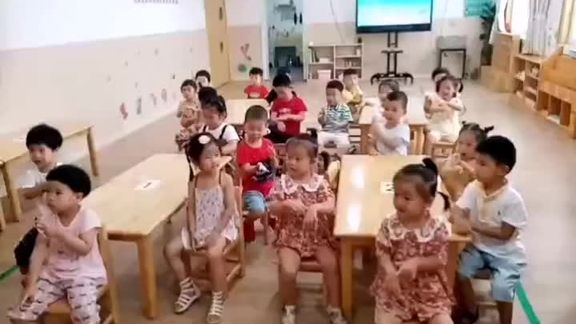 在家就是女汉子,在校就是羞涩的邻家女孩ߑ