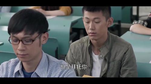 班主任和女学生跳舞的视频,被学生放在了网上,班主任的反应亮了