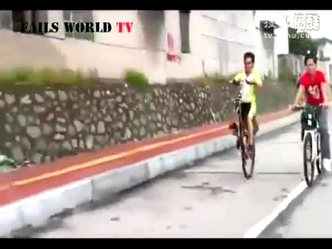 【搞笑】街头惊现单轮自行车牛人