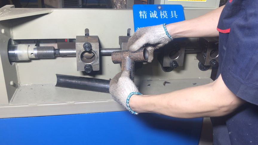 这个方法做出来的圆管弧口要比打磨机快多少倍呢