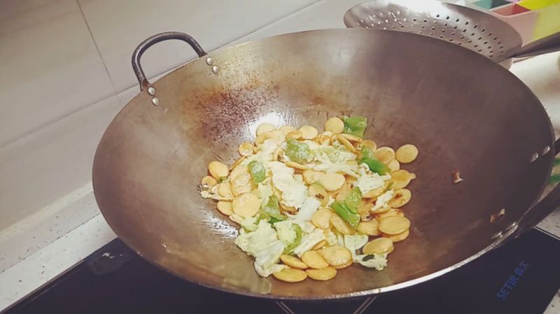 一道简单易学的家常菜,又香又脆,老人孩子都爱吃!