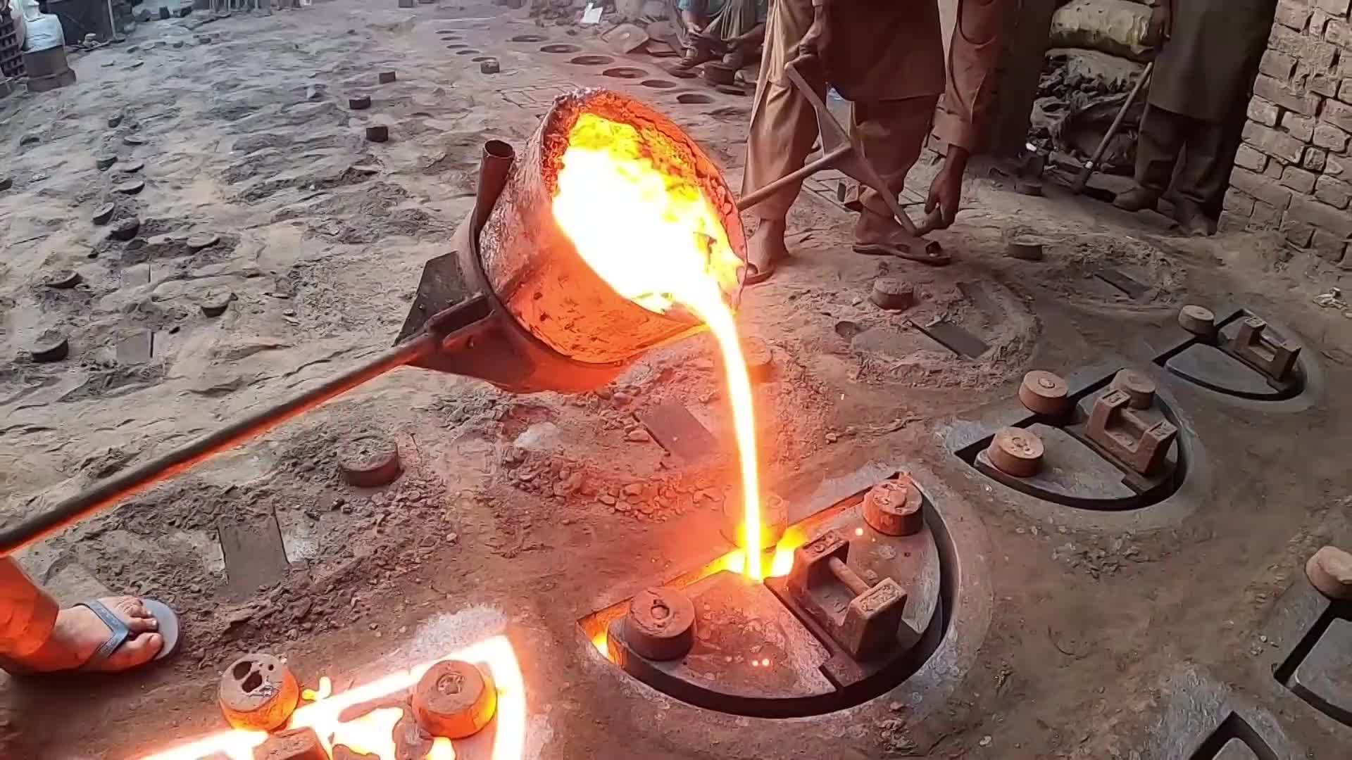 听过不一定见过低压铸造,熔化的金属往上流,有趣的现象发生了