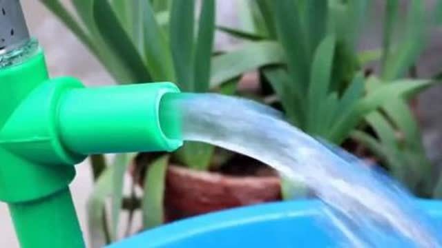 牛人教你用塑料管子做一台抽水机,操作非常简单!