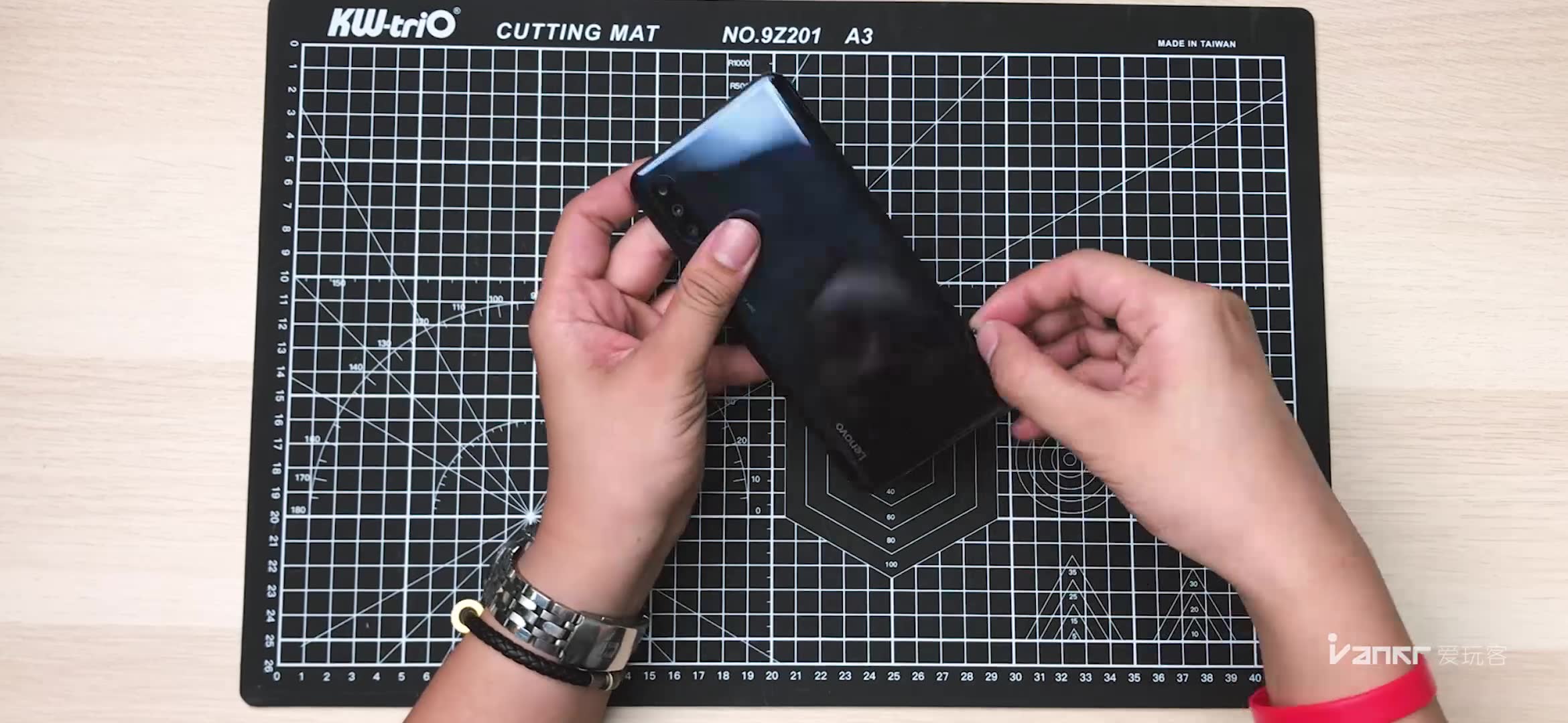 联想Z6开箱:典型的价格战产品