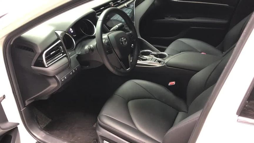 2.0L的凯美瑞中控和同系车型没区别,但没有carplay